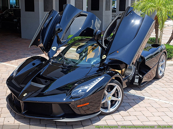 Black Ferrari Laferrari