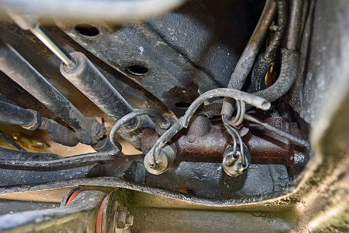 Easy Steps: How To Replace a Master Cylinder - eBay Motors Blog