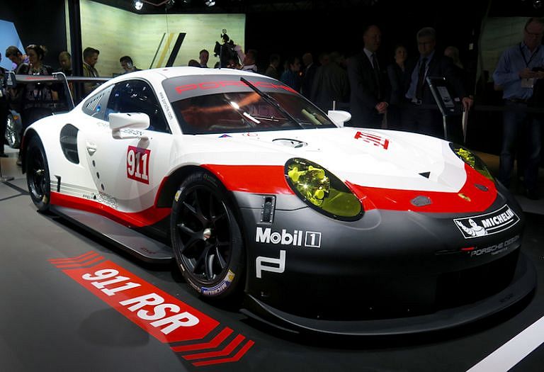 Porsche Goes Mid-Engine with 2017 911 RSR - eBay Motors Blog