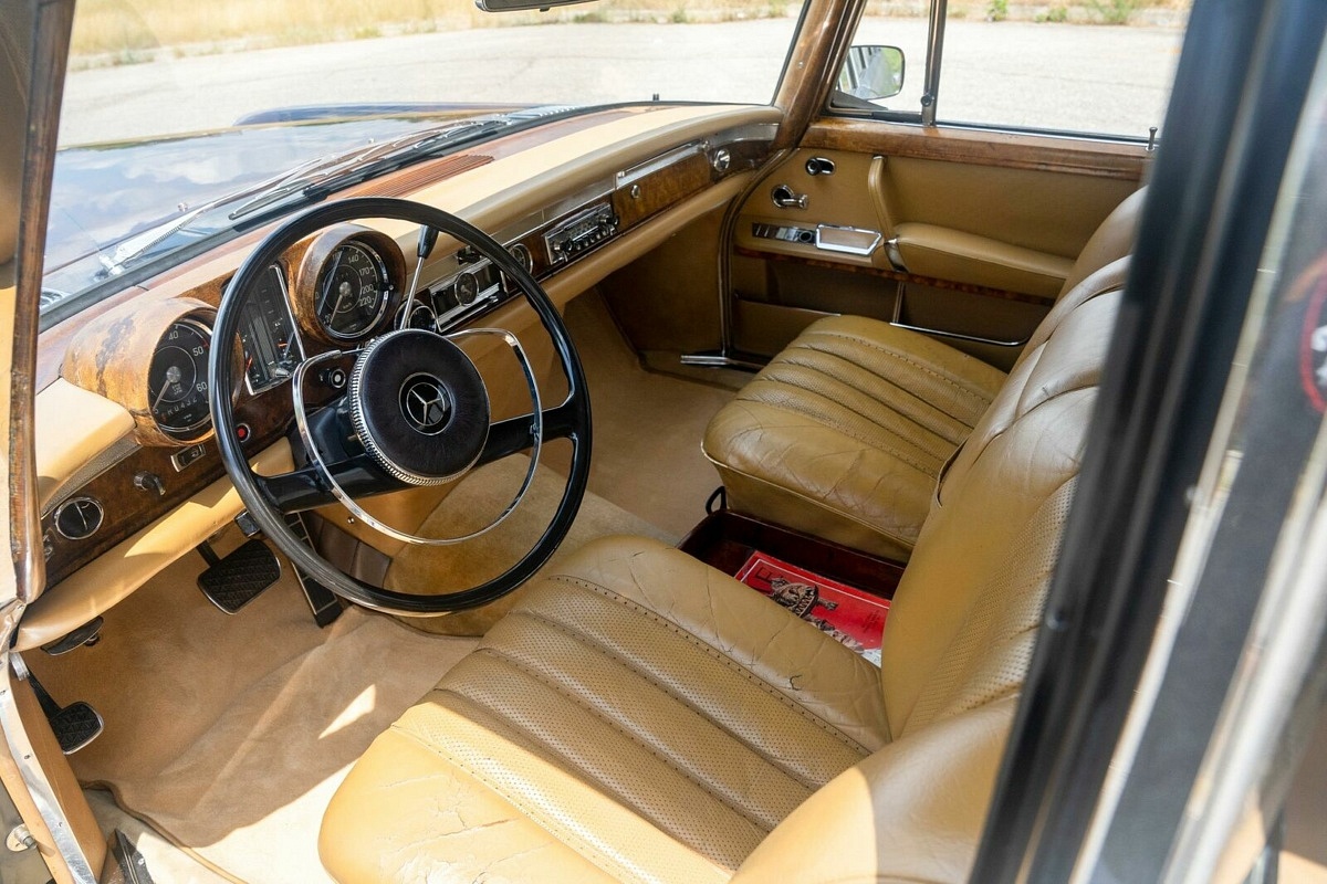 A Long-Wheelbase Mercedes 600 Pullman Used by Chinese Bigwigs - eBay ...