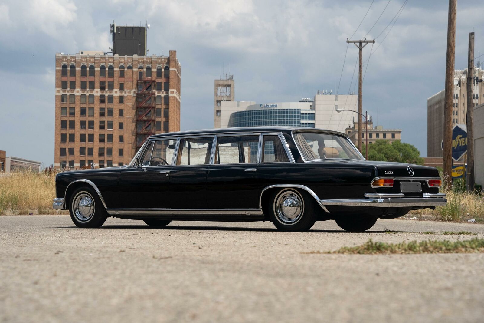 A Long-Wheelbase Mercedes 600 Pullman Used by Chinese Bigwigs - eBay ...