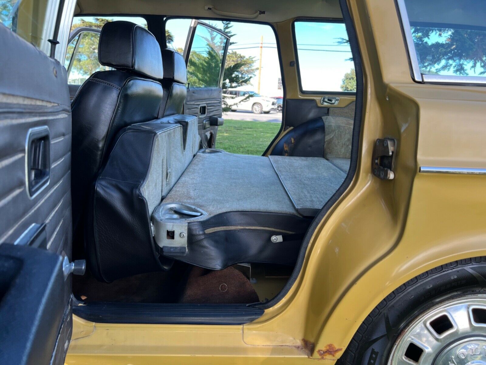 A Bulletproof Boxy 1971 Volvo 145S Wagon - eBay Motors Blog