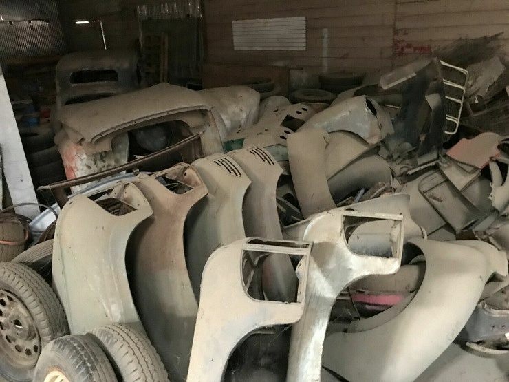 Calling British Car Enthusiasts: A Collection of Thirty-Plus Austins ...