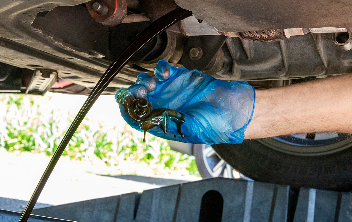 How to Change Your Oil, a Visual Guide - eBay Motors Blog