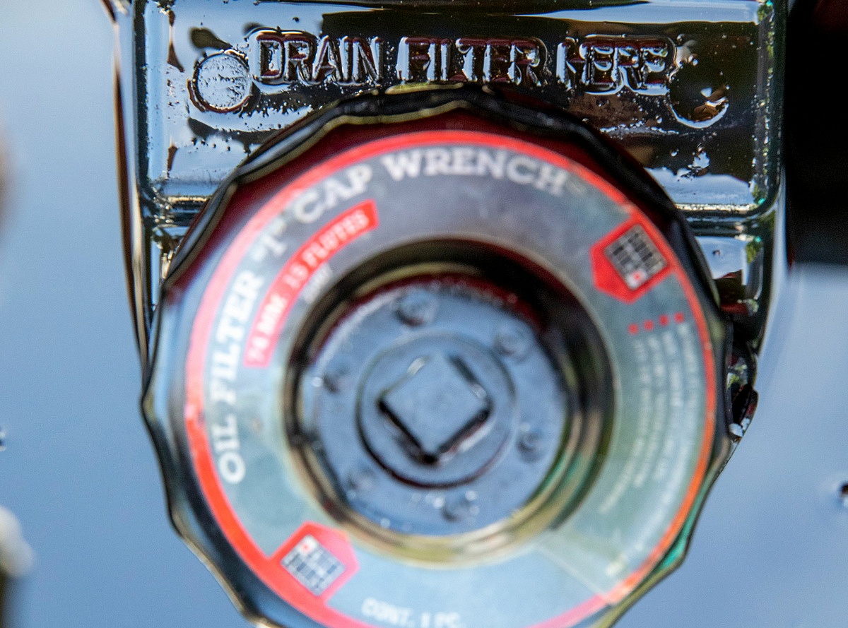 How to Change Your Oil, a Visual Guide - eBay Motors Blog