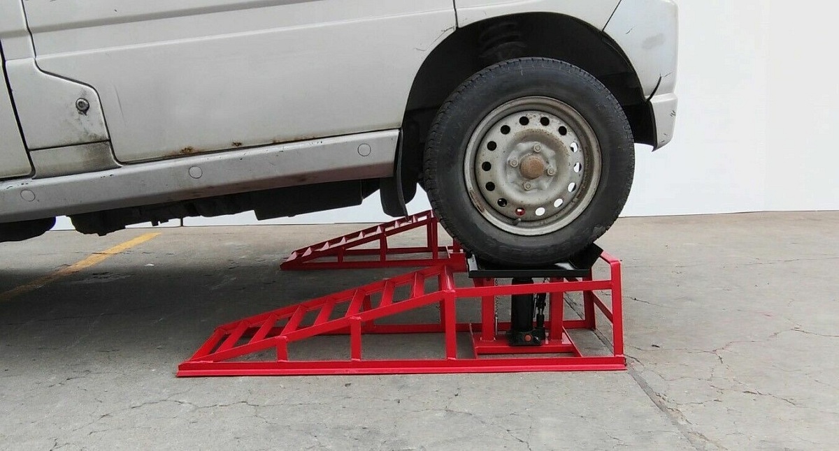 Ramps vs Jack Stands: Make Your Garage a Proper Workshop - eBay Motors Blog