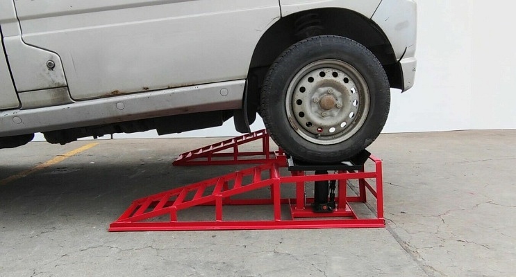 Ramps vs Jack Stands: Make Your Garage a Proper Workshop - eBay Motors Blog