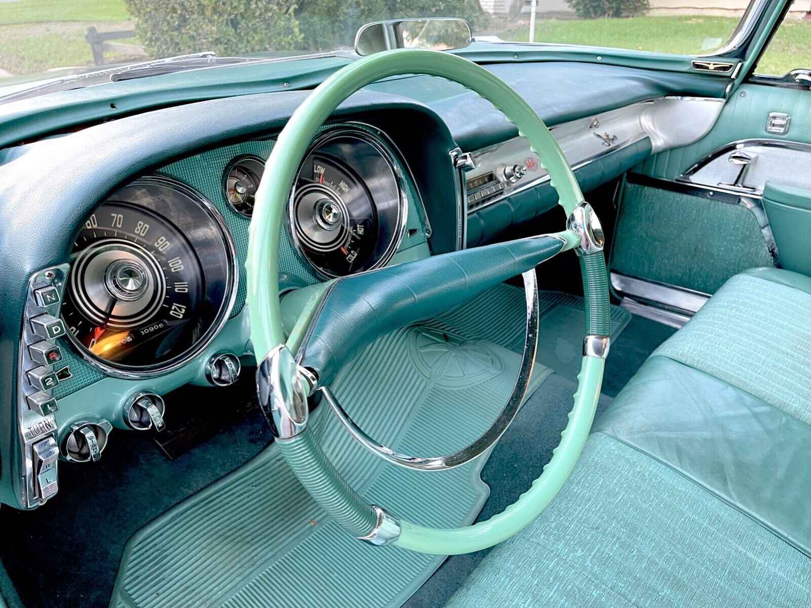 1961 Chrysler Imperial Interior