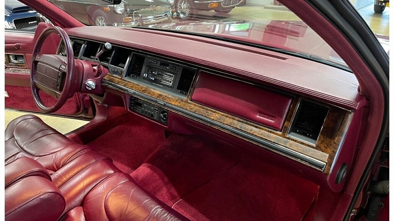 Low-Mileage ‘91 Lincoln Town Car Offers High Bling at Great Price ...