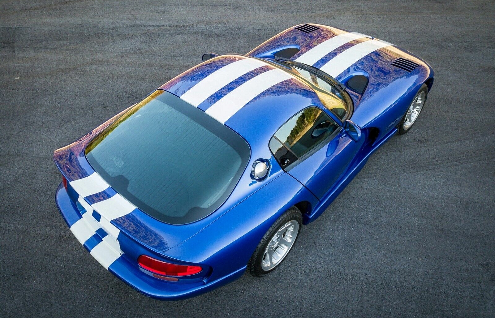 This Dodge Viper GTS Is the Retro Cobra Daytona Ford Should Have Built ...