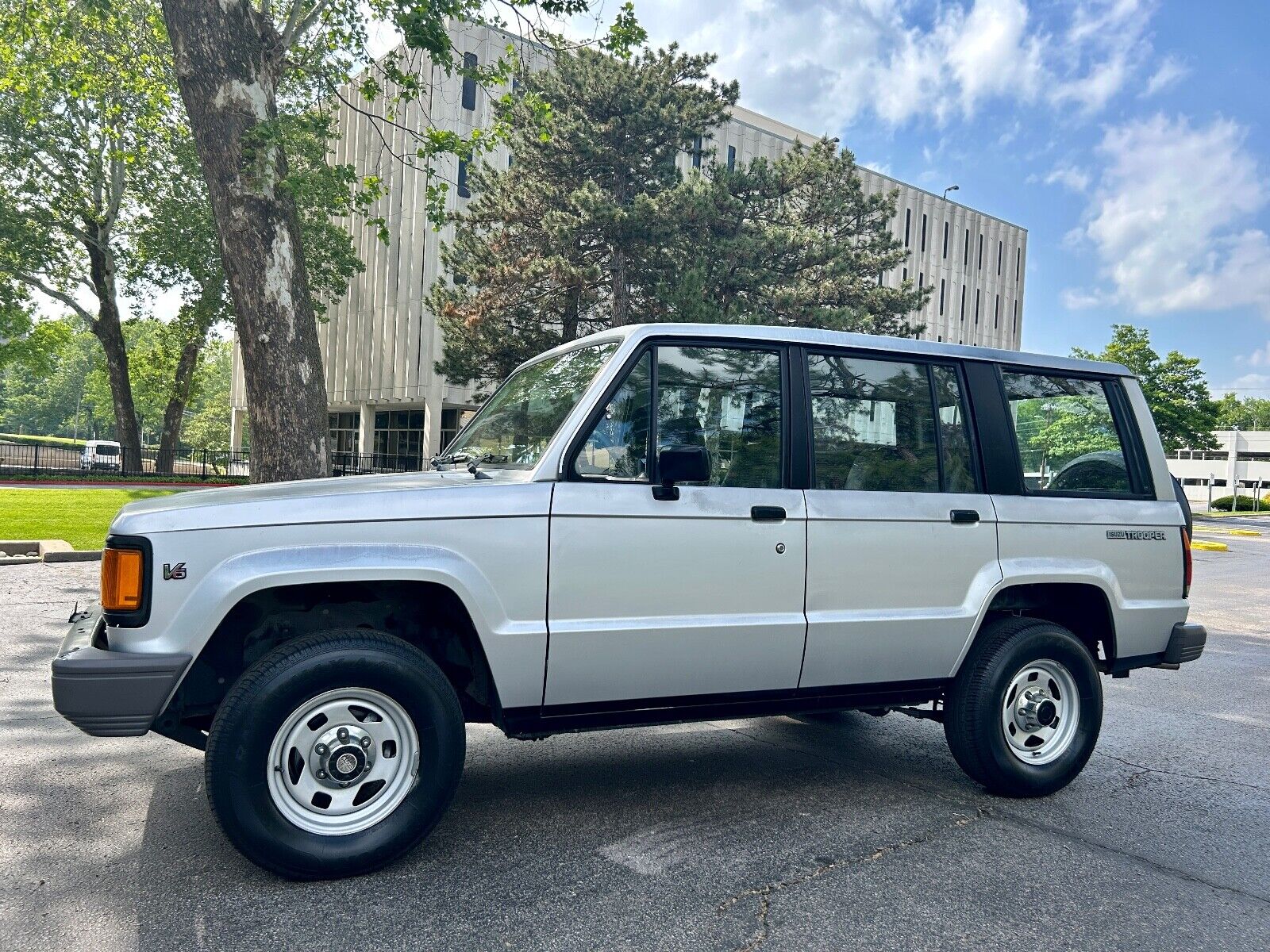 Isuzu Trooper: A Japanese-American Hybrid Popular Around the World ...