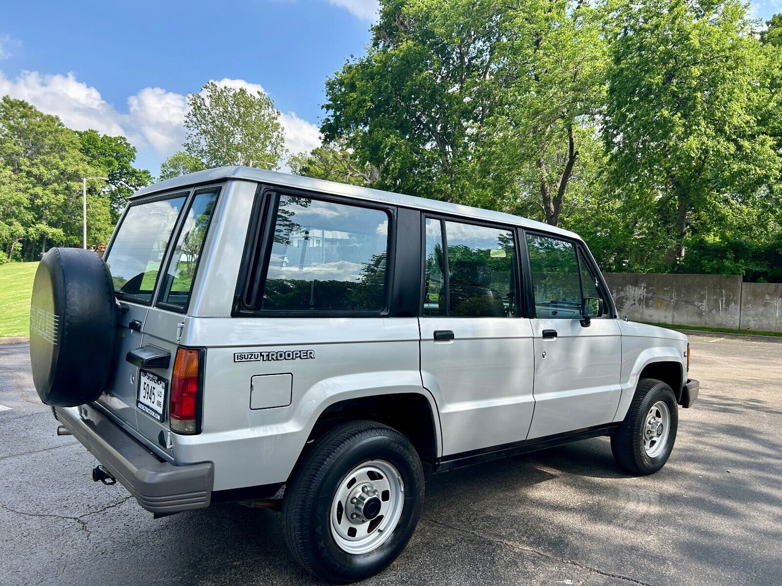 Isuzu Trooper: A Japanese-American Hybrid Popular Around the World ...