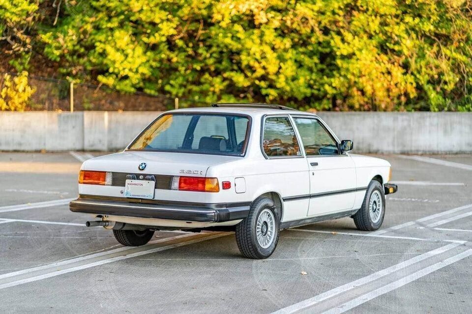 BMW 320i Improves Upon the Awesome 2002 - eBay Motors Blog