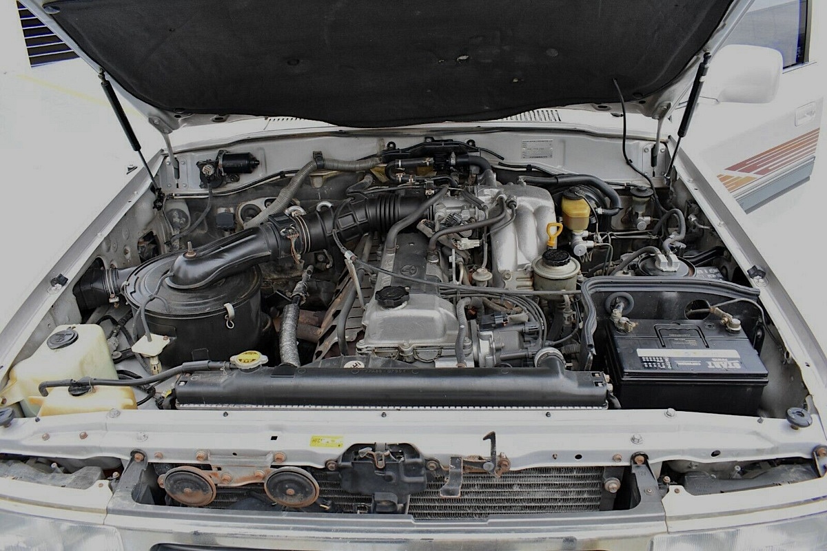 A Tricked-Out Land Cruiser VX-R Built for Sand Dunes - eBay Motors Blog