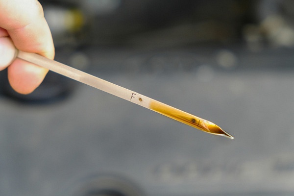 What Does the Dashboard Oil Light Mean? - eBay Motors Blog