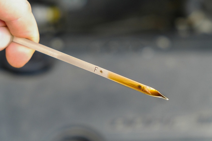 Expert Tips: How to Check Engine Oil Level -eBay Motors Blog