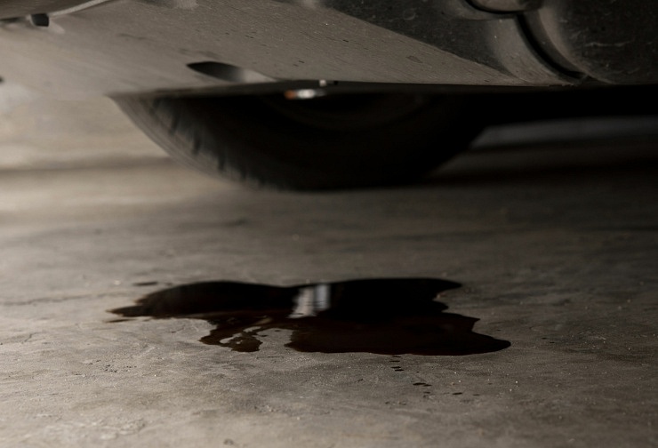 Expert Tips: How to Check Engine Oil Level -eBay Motors Blog