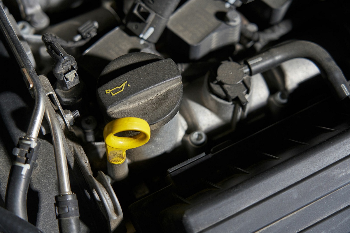 Expert Tips: How to Check Engine Oil Level -eBay Motors Blog