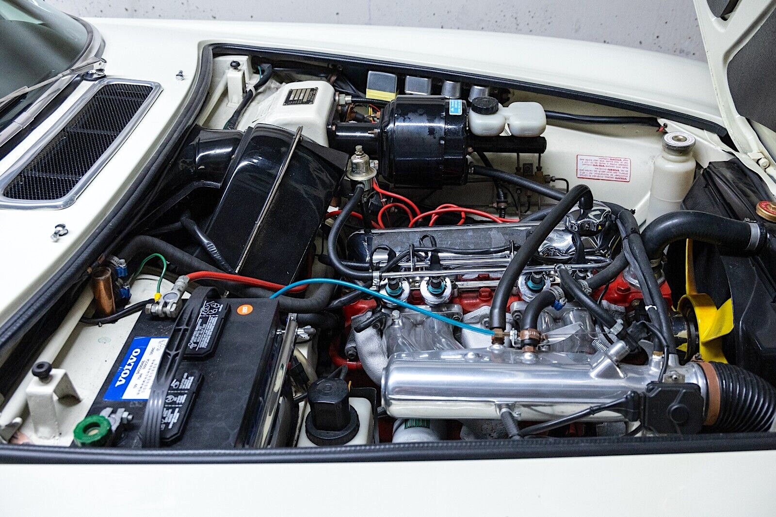 This P1800E Is a Surprisingly Sexy Vintage Volvo - eBay Motors Blog