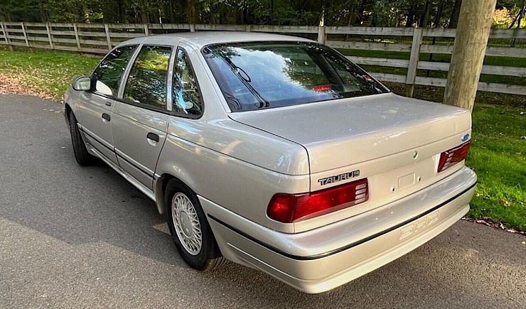 The Amazingly Drab and Fast Ford Taurus SHO - eBay Motors Blog