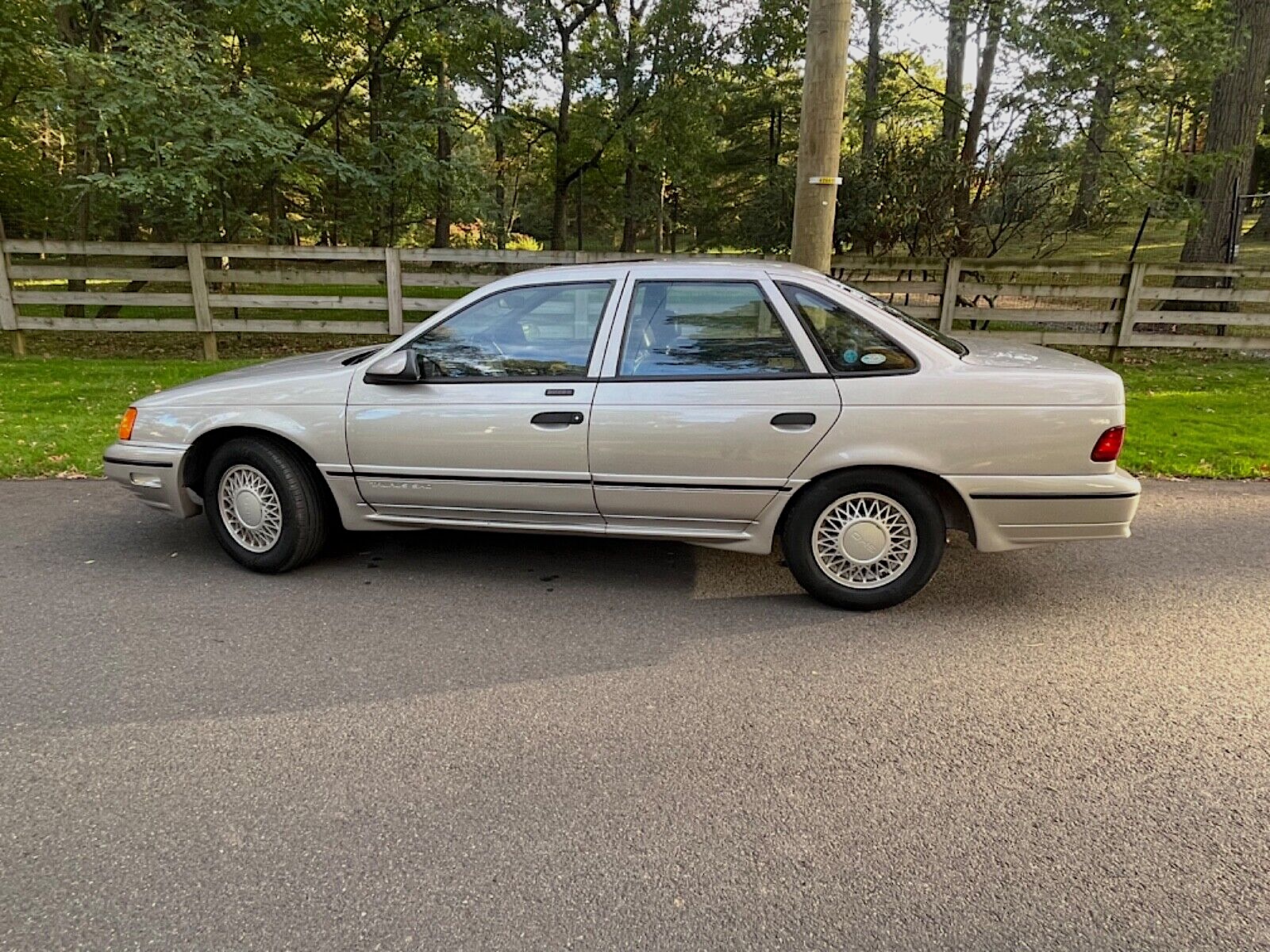 The Amazingly Drab and Fast Ford Taurus SHO - eBay Motors Blog