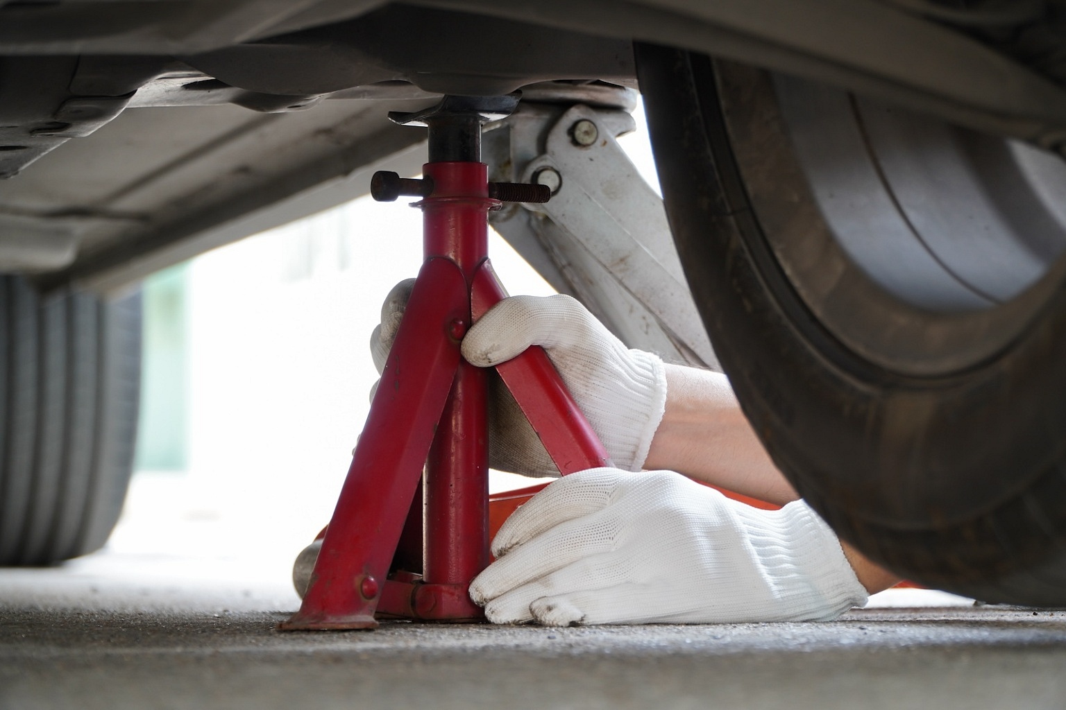 What You Need to Know About Vehicle Jacks - eBay Motors Blog