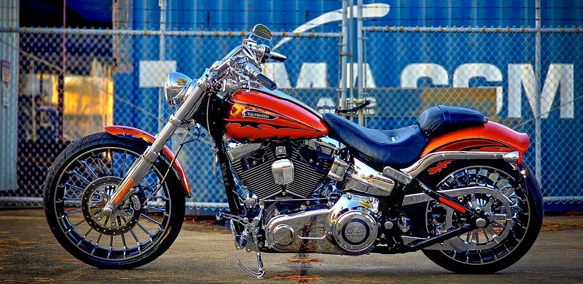 Harley-Davidson CVO Breakout Is a Factory Custom Masterpiece - eBay ...