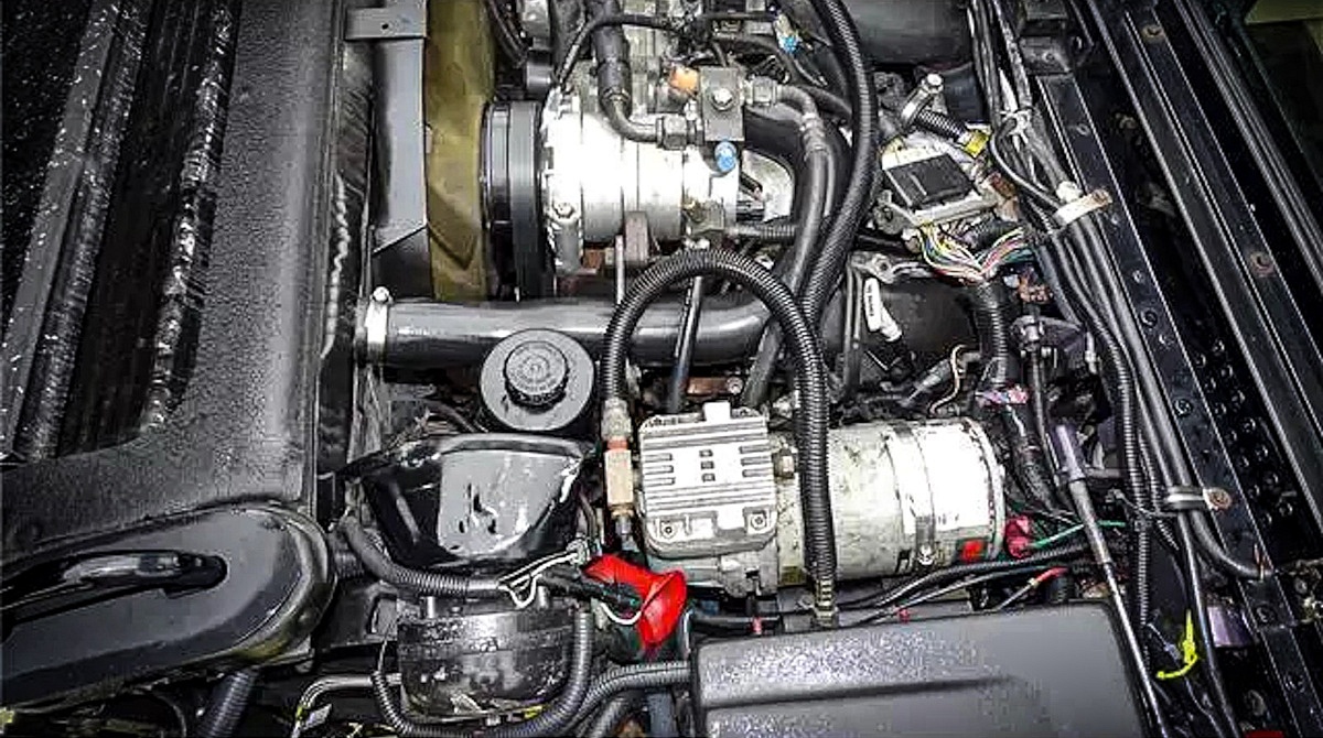 Hummer H1 Stands Out In a Sea of Look-Alike SUVs - eBay Motors Blog