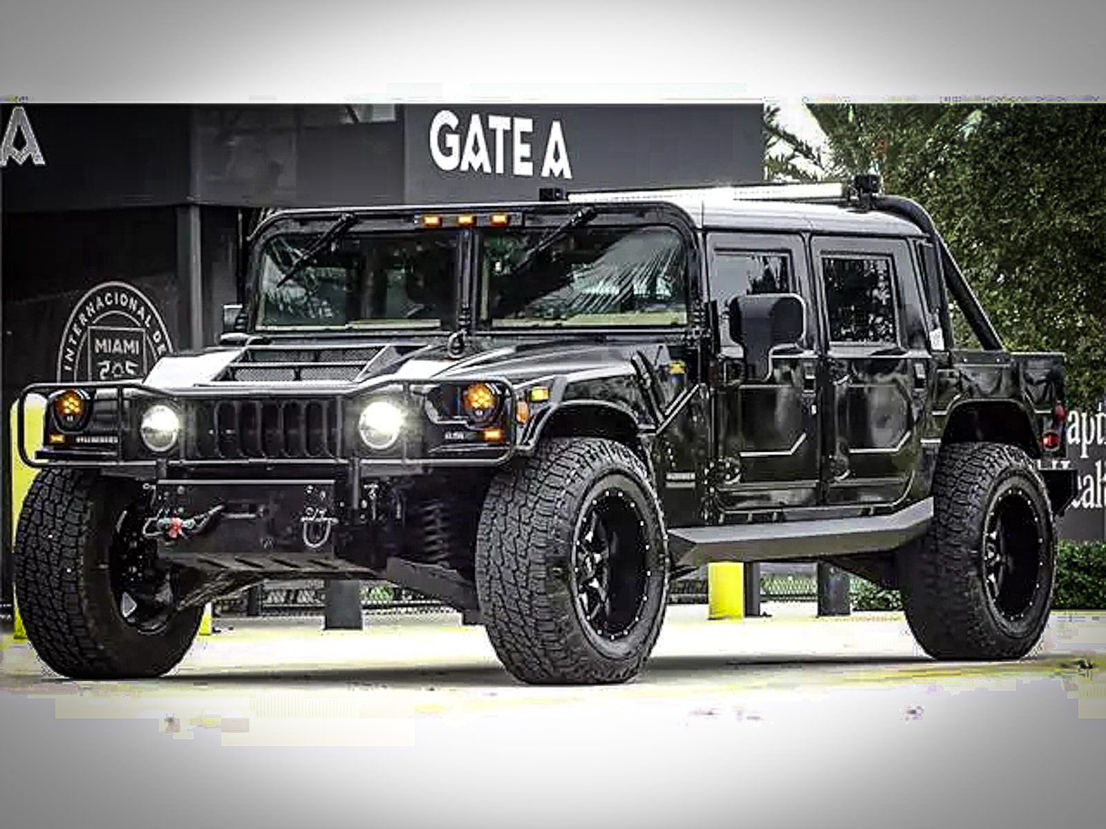 Hummer H1 Stands Out In a Sea of Look-Alike SUVs - eBay Motors Blog