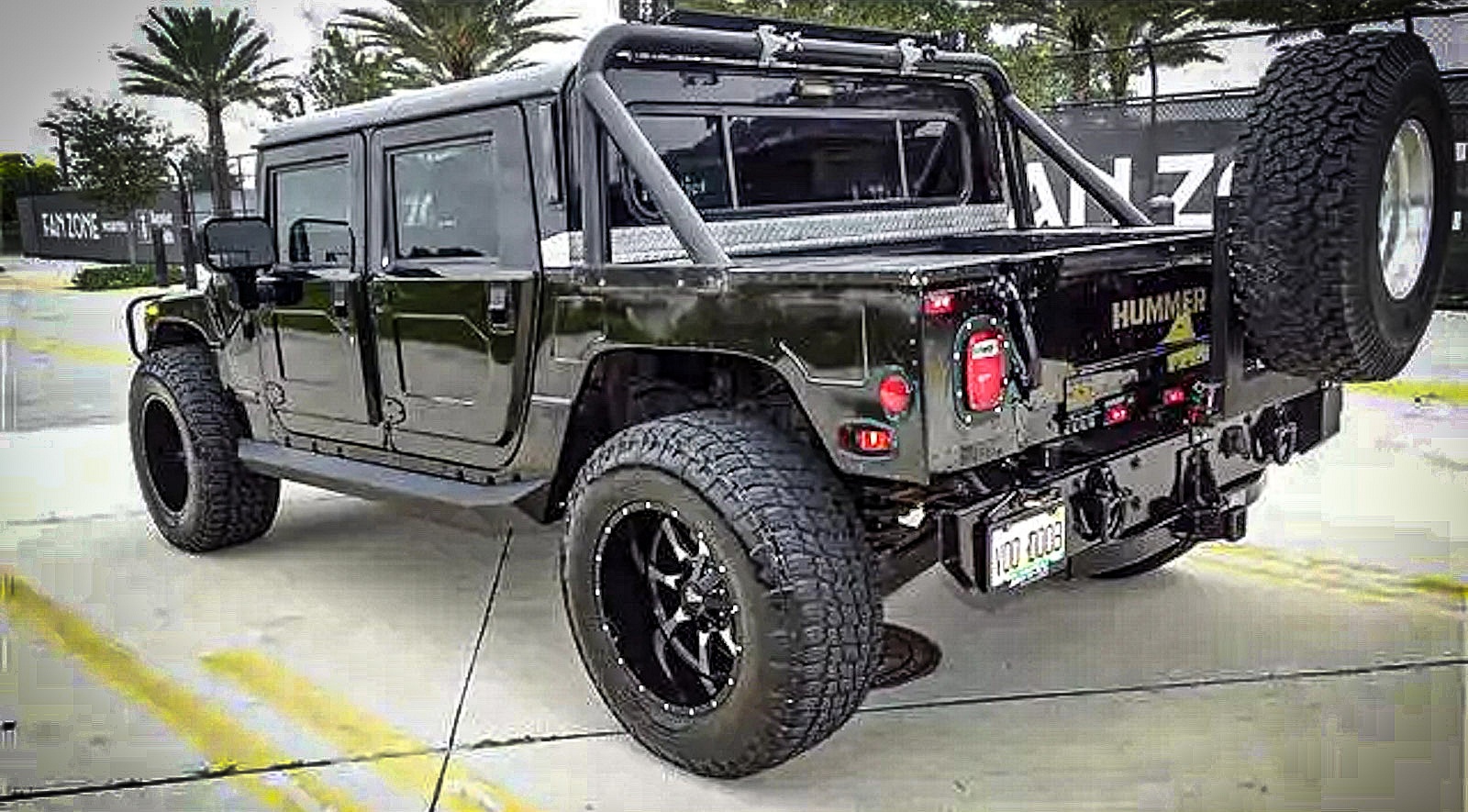 Hummer H1 Stands Out In a Sea of Look-Alike SUVs - eBay Motors Blog