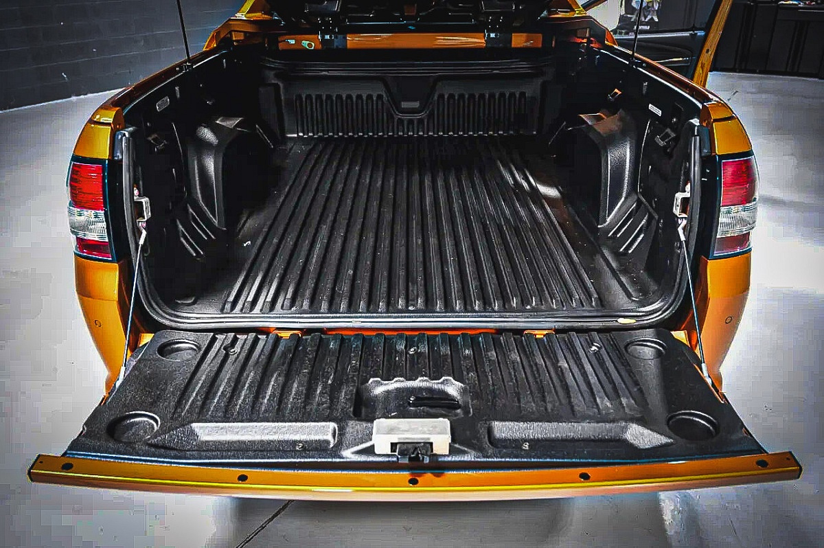 2017 Holden Maloo Muscle Truck Has 580 Horsepower Supercharged GM V-8 ...