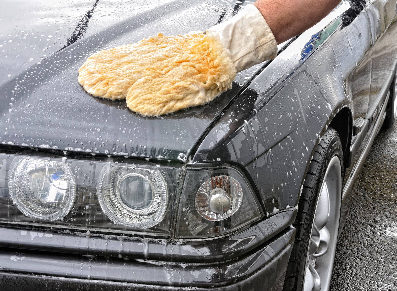 Wash Mitts: The Right Tool for a Safe Car Wash - eBay Motors Blog
